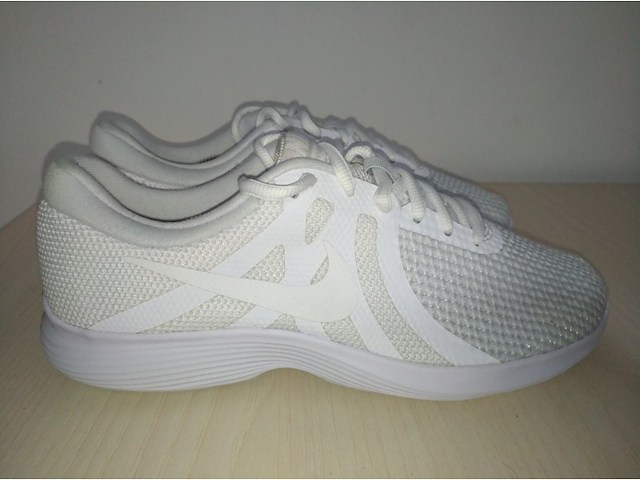 Nike Revolution 4 Low-Top White zenske patike br 40,5