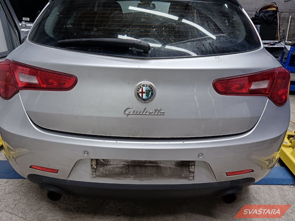 Alfa Romeo Giulietta gepek vrata sa staklom