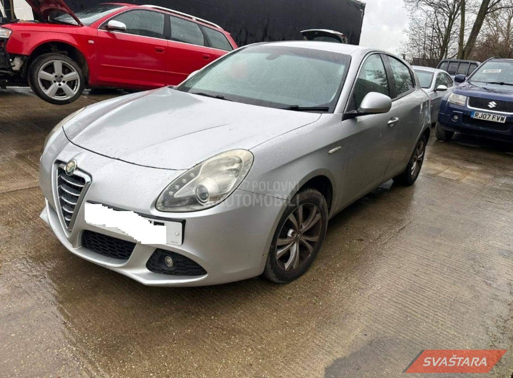 Alfa Romeo Giulietta desno krilo kod boje 620 /B