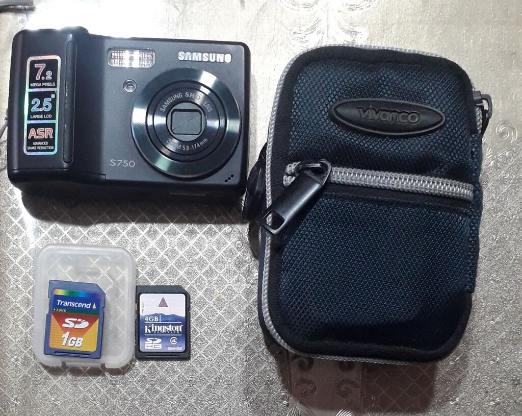 Samsung s 750 digitalni foto aparat ispravan radi bez greske nema tragova koriscenja ima dve memoriske kartice i torbica u kompletu