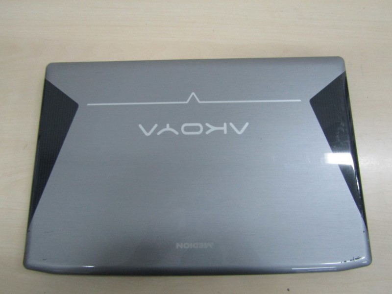 2.Laptop Medion Akoya E6220