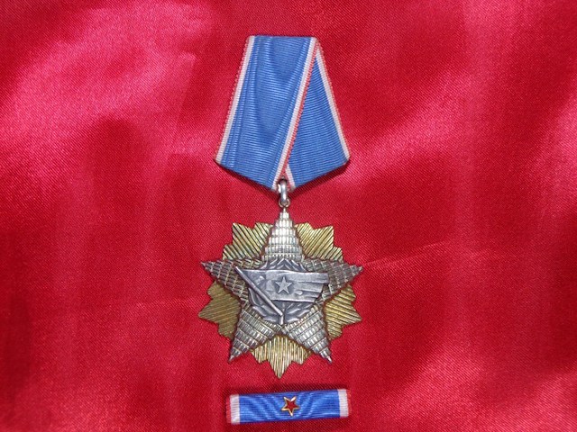 Orden jugoslovenske zastave sa zlatnom zvezdom