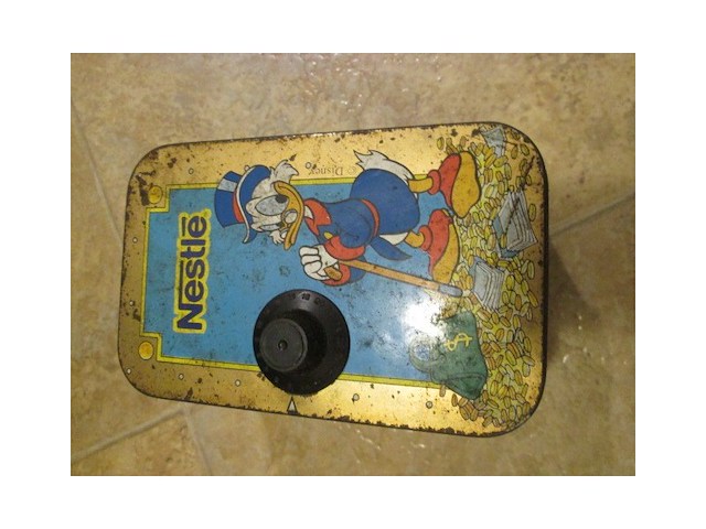 Disney Nestle Baja Patak sef stara limena kutija