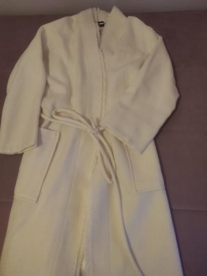 Zara Manteco beli kaput kao nov dvobroj