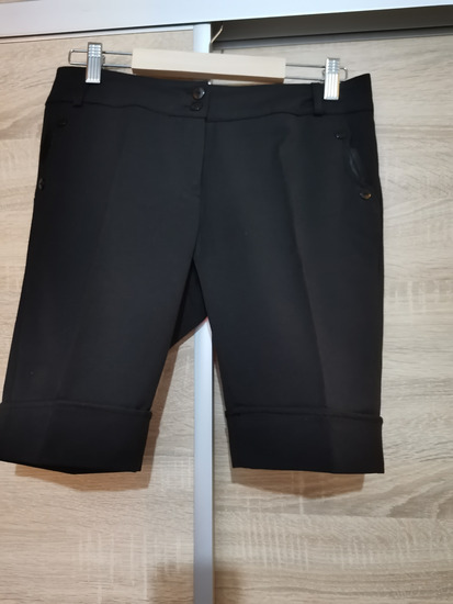 Elegantne kratke pantalone "na peglu"