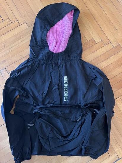 Sportska jakna sa torbicom