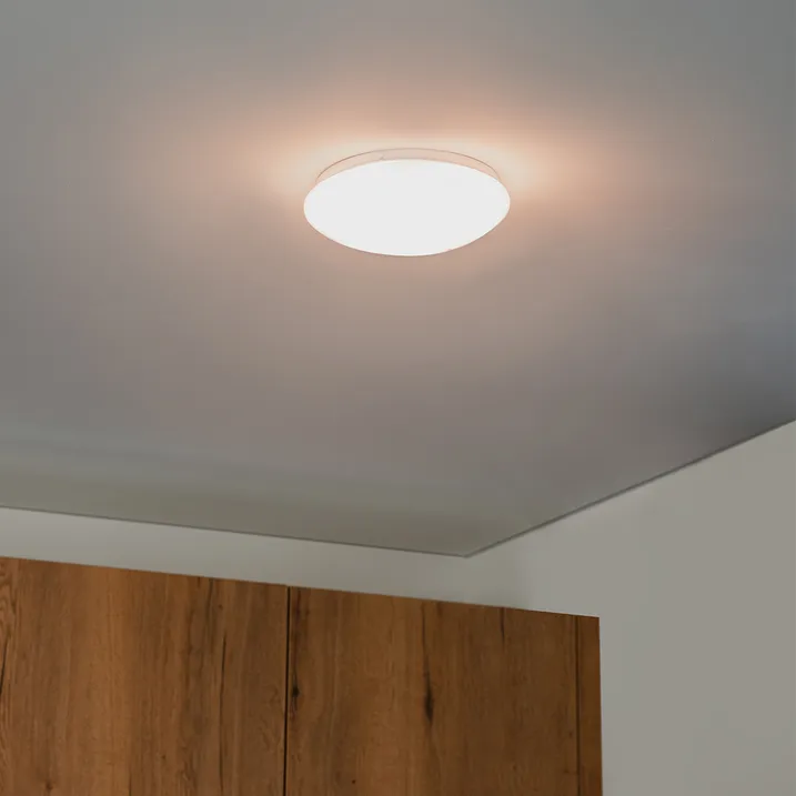 Moderna plafonska lampa bela 26 cm sa LED - Iene