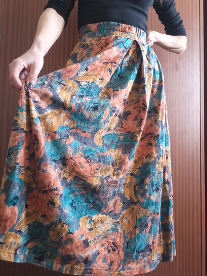 Sarena vintage suknja