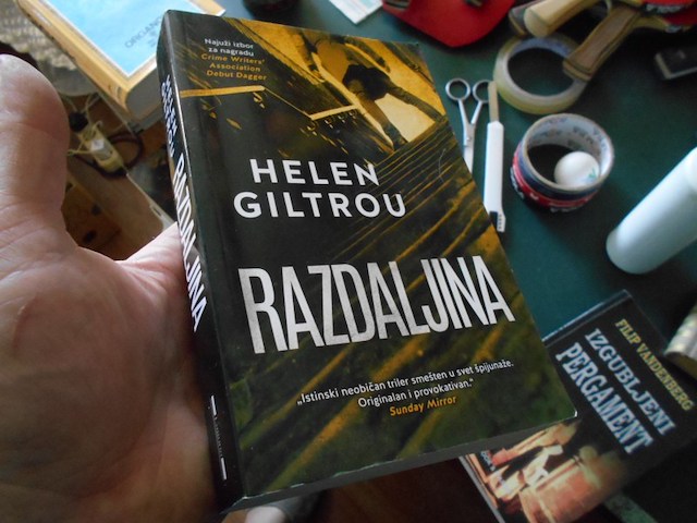 Helen Giltrou - Razdaljina