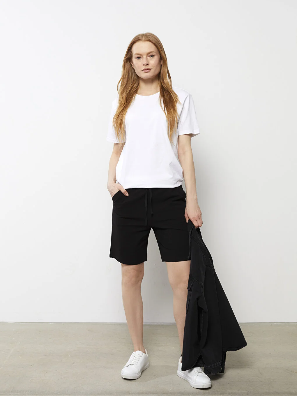 LCWAIKIKI Basic Jednostavni bermuda pamučni ženski šorc sa džepovima i gumom na pojasu