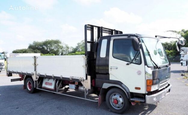 Mitsubishi Fuso Fighter kamion s ravnom platformom