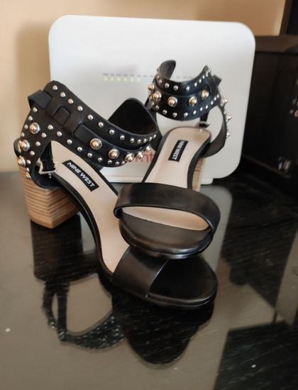 Nove Nine west sandale