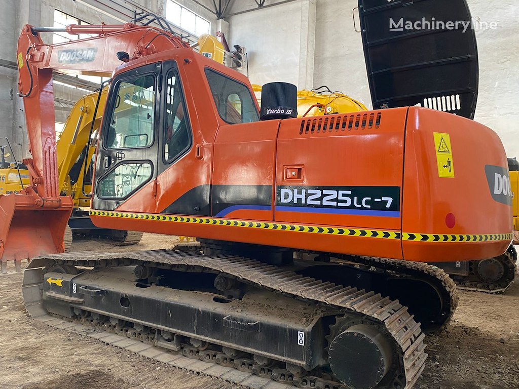 Doosan DH225 bager guseničar