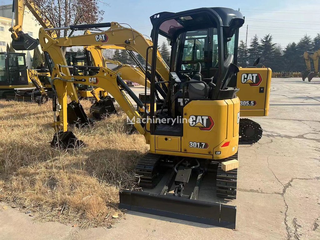 Novi Caterpillar 301.7 mini bager