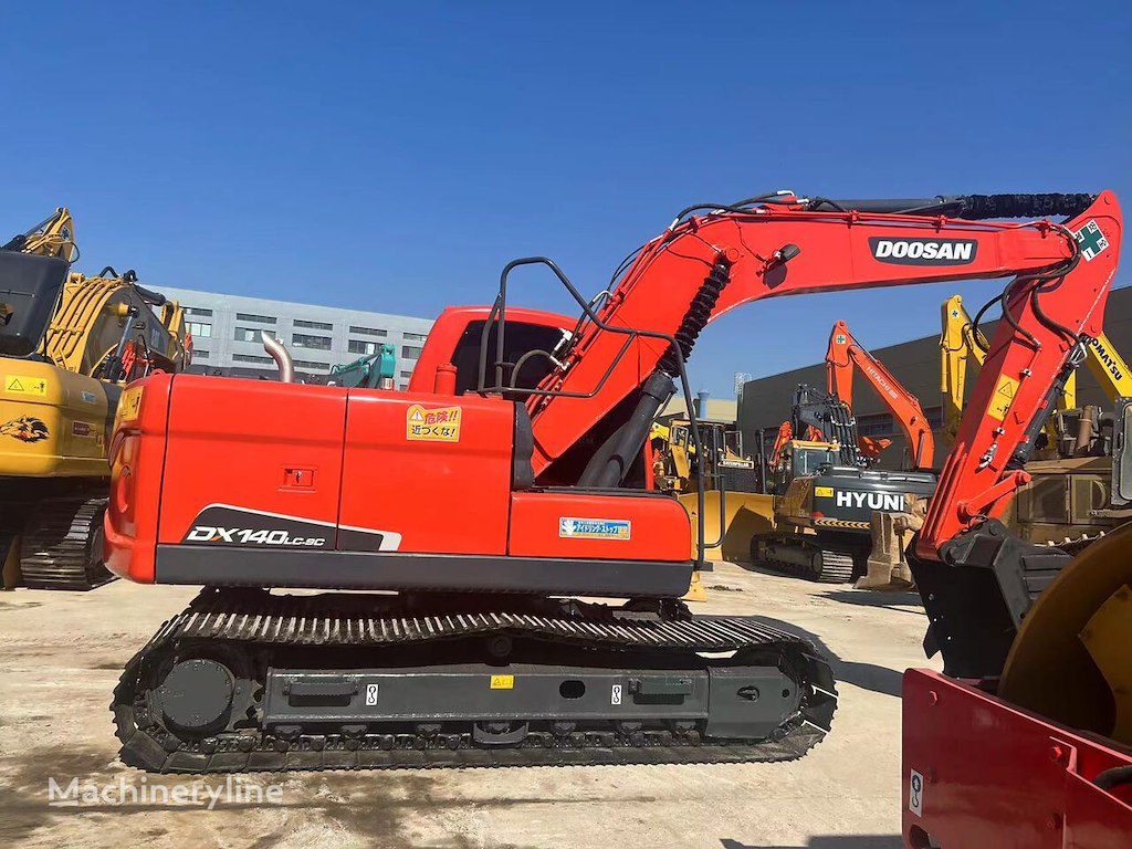 Doosan DX140 bager guseničar