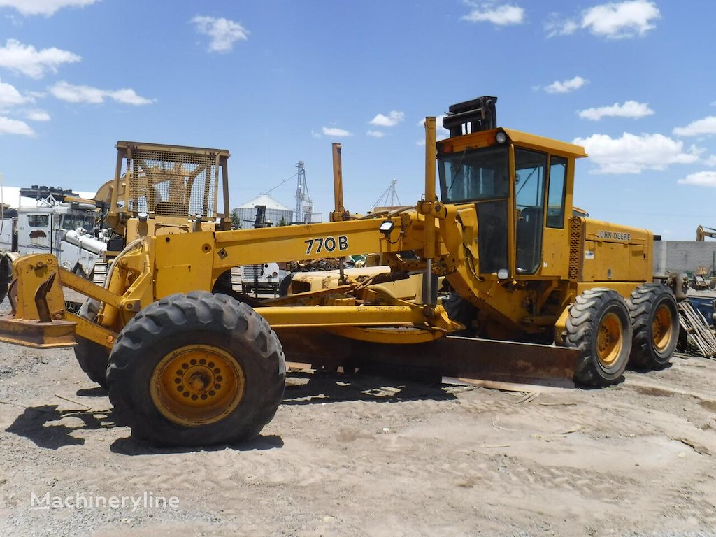 John Deere 770B grejder