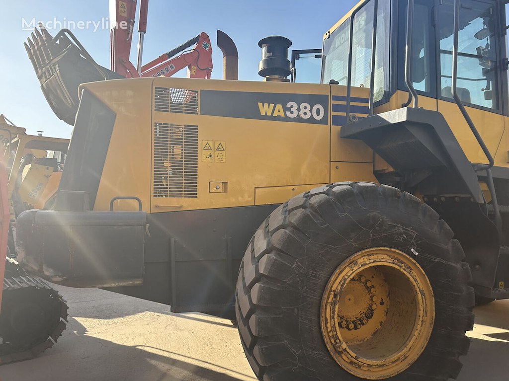 Komatsu WA380 prednji utovarivač