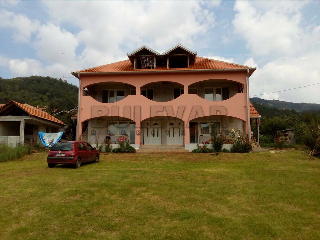 Apartmanska kuća , Bovan , 210m2