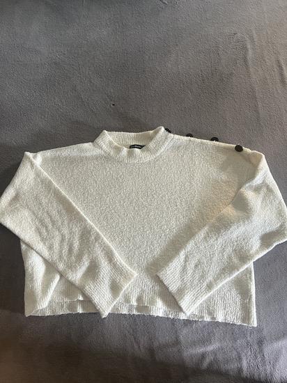 BERSHKA BELI CROP DŽEMPER