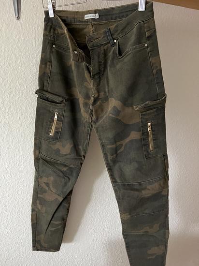 Pantalone Bershka vojnicke M