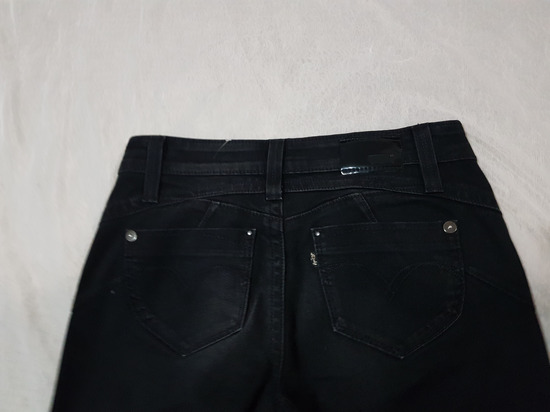 Levis original zenske tamnosive farmerke w26 l32