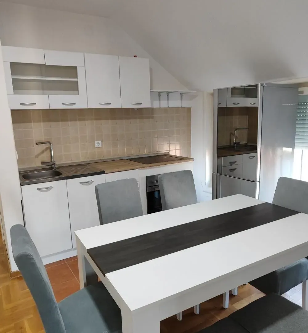 Izdavanje, jednosoban stan, 45m², Altina, Beograd