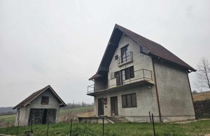 Na prodaju kuca 220m2 u Zavlaci