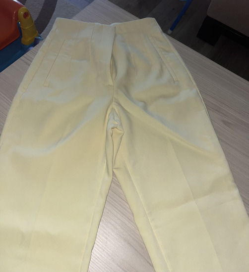 Zara žute pantalone, Novooo!!!!