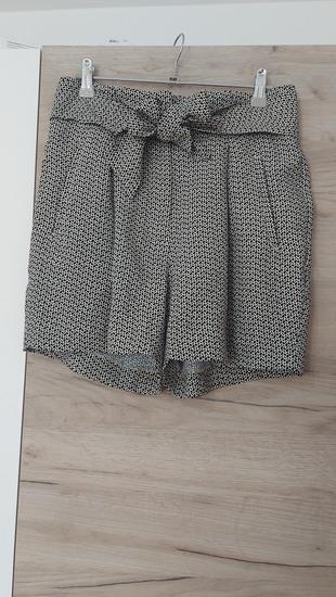 H&M elegantni paper bag šorts sa dubokim strukom