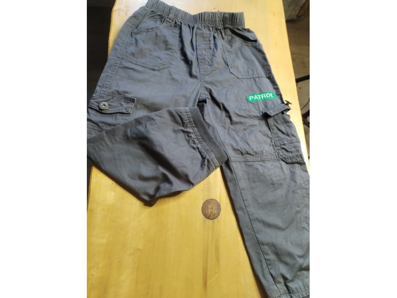 Pantalone decaci vel 5