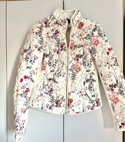 Zara cvetna prolecna jaknica