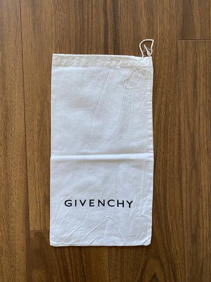 Givenchy dustbag 36x19cm