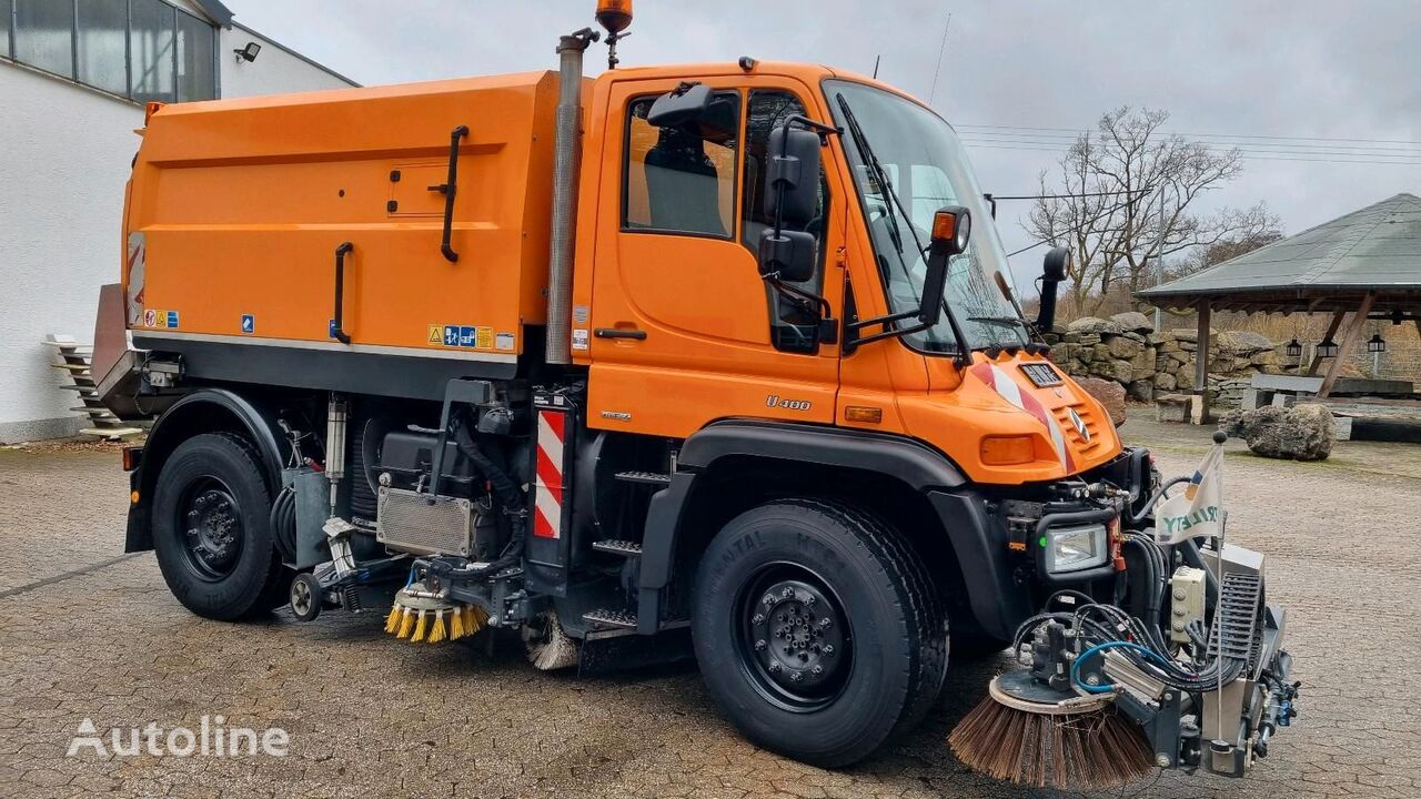 Mercedes-Benz Unimog U400 405 vozilo za čišćenje ulica