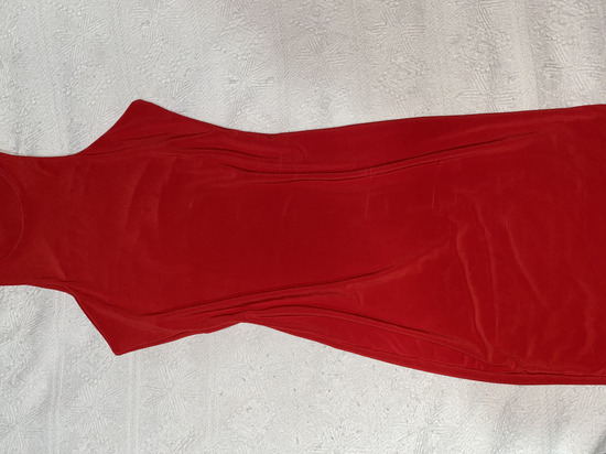 Crvena uska haljina