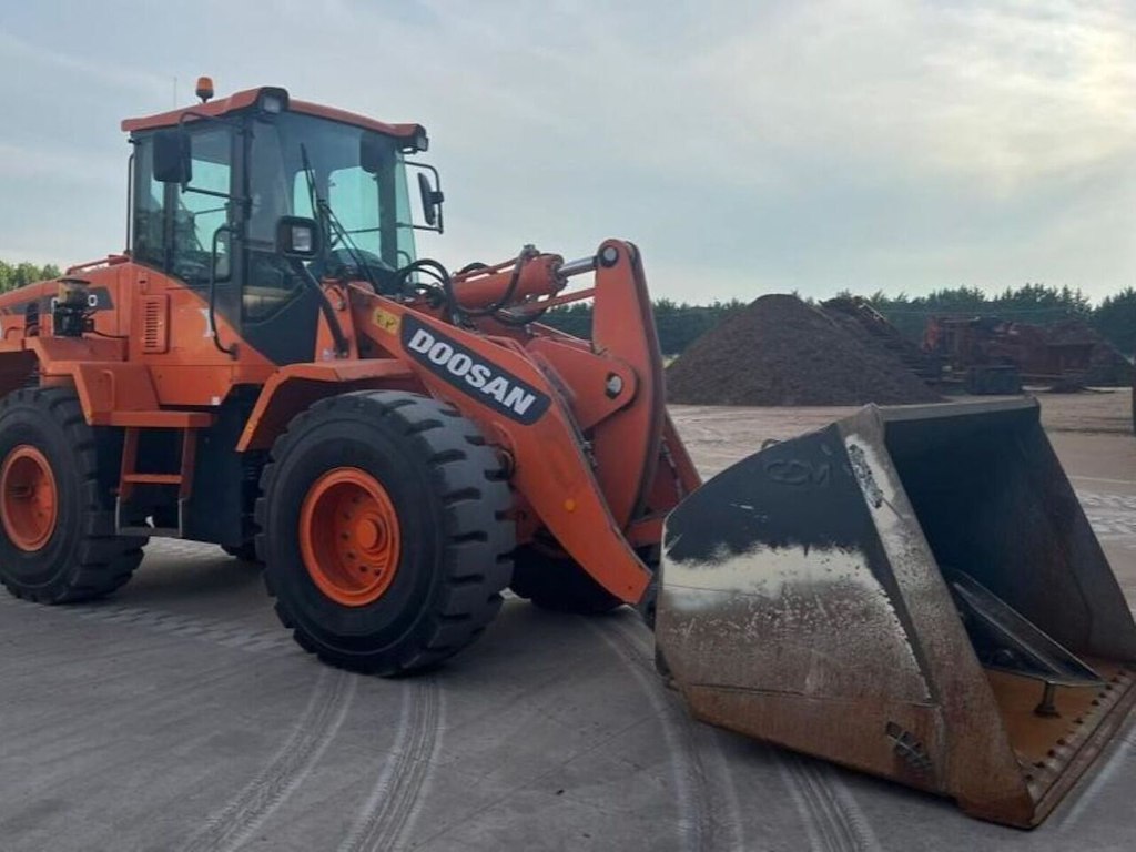 Doosan DL250-3 prednji utovarivač