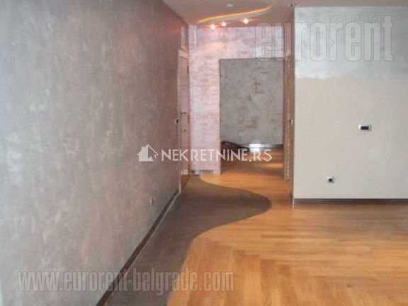 #26832, Izdavanje, P.P., KNEZ MIHAILOVA, 1400 EUR