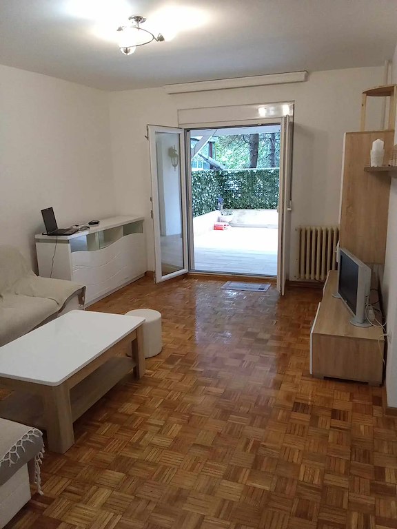 Zakupljena investiciona nekretnina Selling tenanted flat Čelebonovića Bežanijska kosa Novi Beograd EXPO 2027 invest real estate Surcin house renovated furnished tenants property