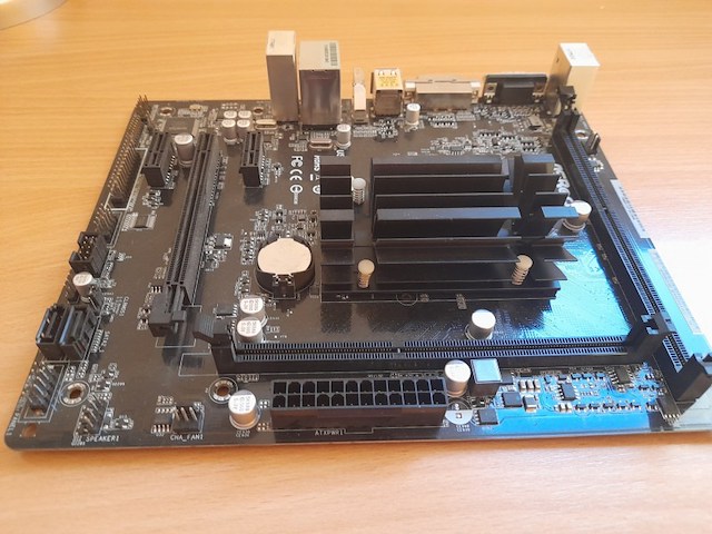 ASRock Q1900M