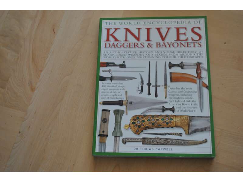 THE ENCYCLOPEDIA OF KNIVES,DAGGERS &; BAYONETS