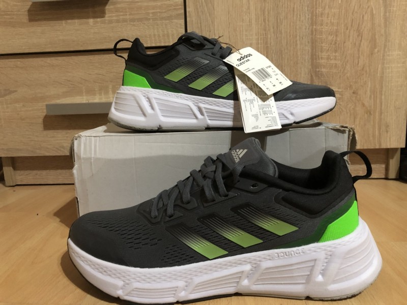 Adidas br.42 odličan model prelep udoban