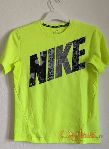 NIKE DRI-FIT majica vel. S Pise vel. L, ali vise odgovara vel. S