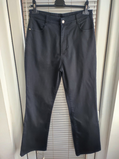 Crne duboke pantalone-farmerice vel 32 175/80A