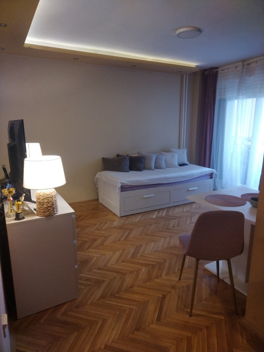 Stan,NOVI SAD,BULEVAR,kv: 40.00, € 154400, ID: 1039903