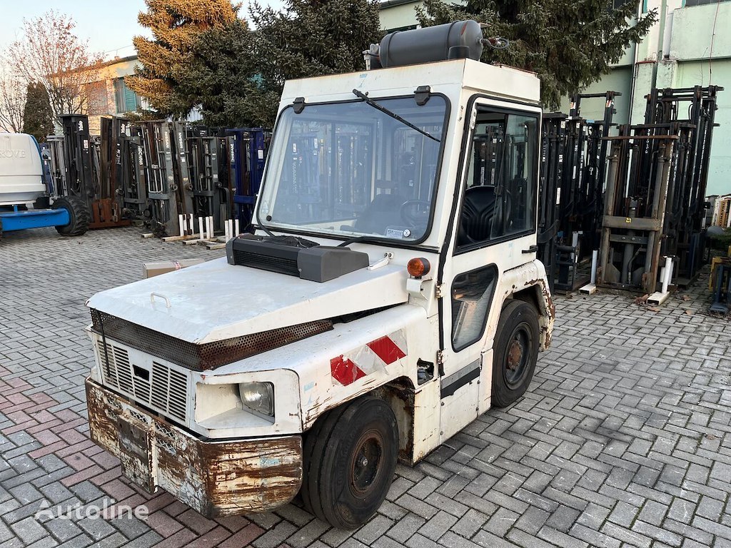 Nissan RV-02 V-3946 tegljač prtljaga