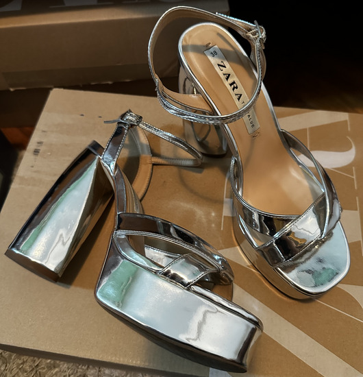 Zara srebrne metalik cipele stikle broj 38