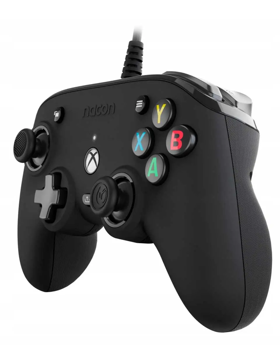 NACON Gamepad Pro Compact Controller crni