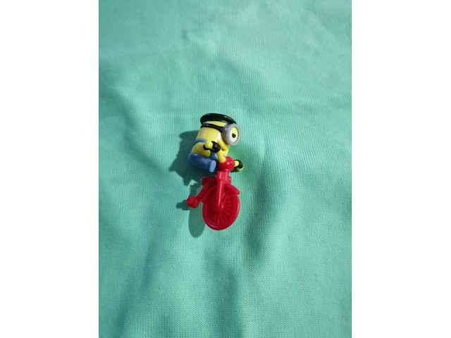 Kinder figurica - Jednooki Minions vozi bicikl