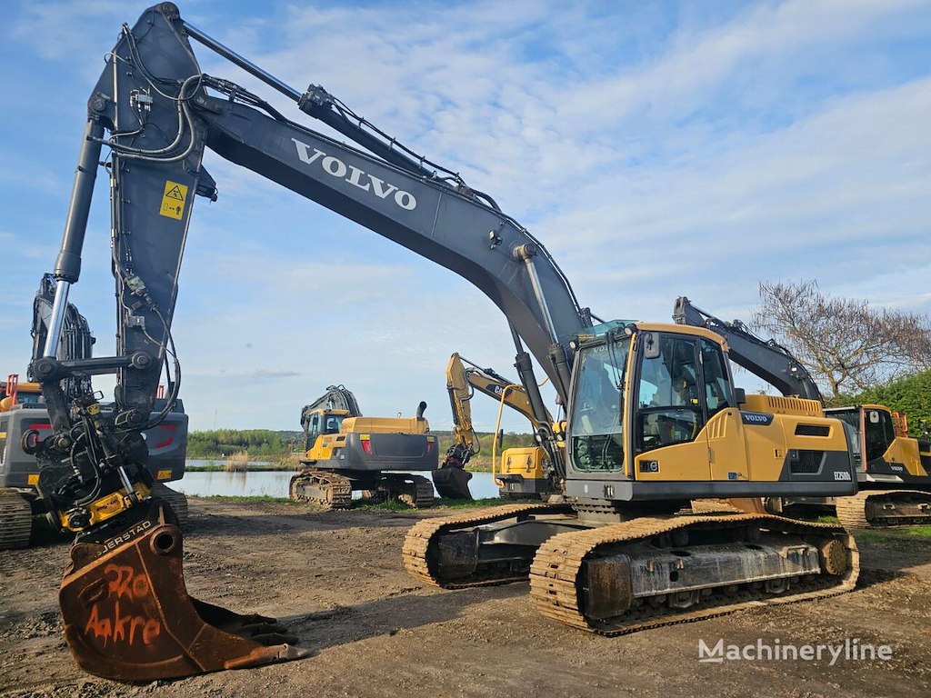 Volvo EC250DL bager guseničar