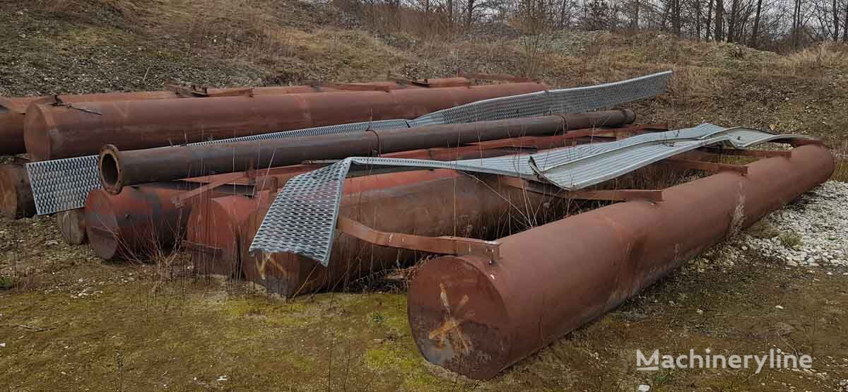 Pipeline with pontoons / Leitung mit Pontons vakum bager