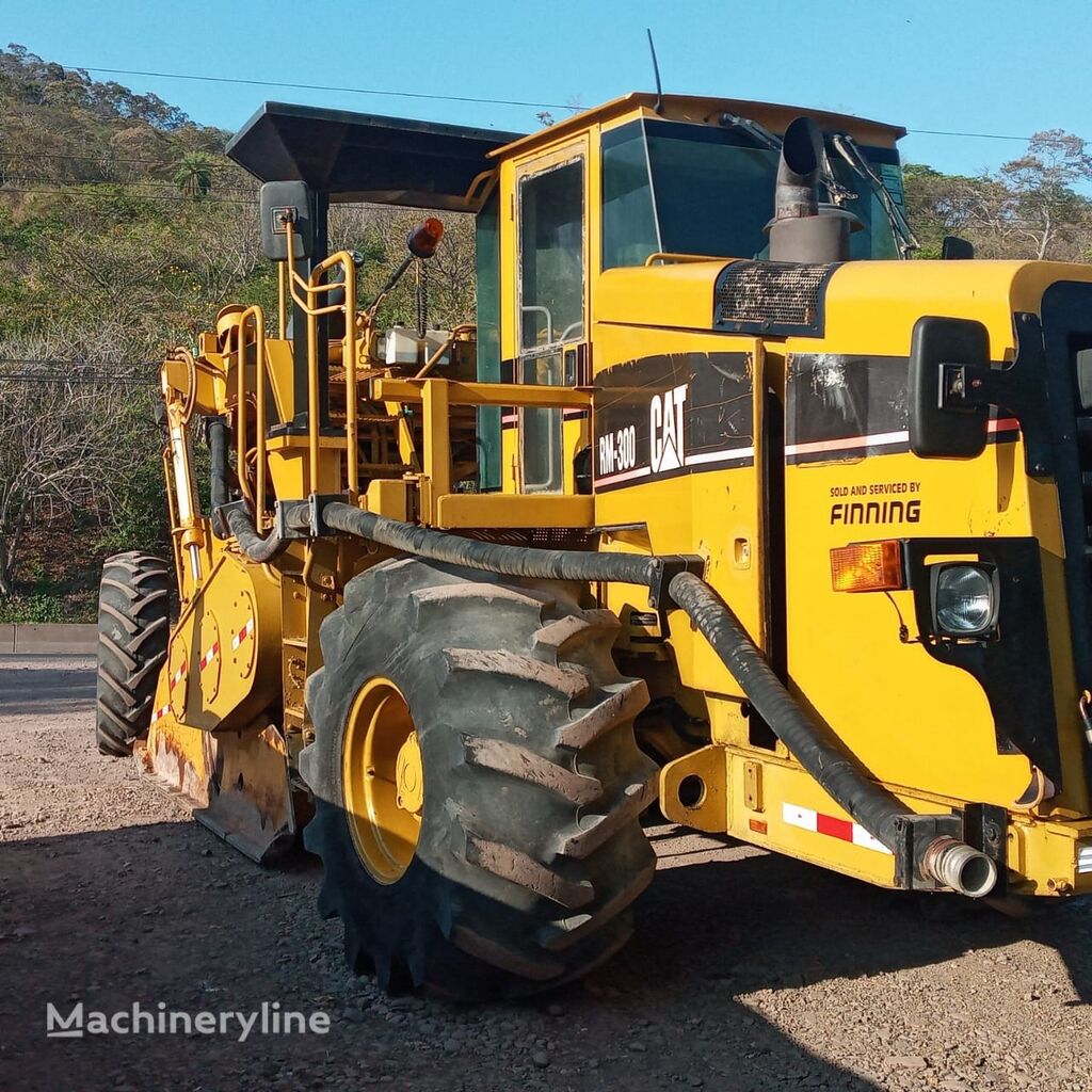 Caterpillar RM300 mašina za reciklažu asfalta